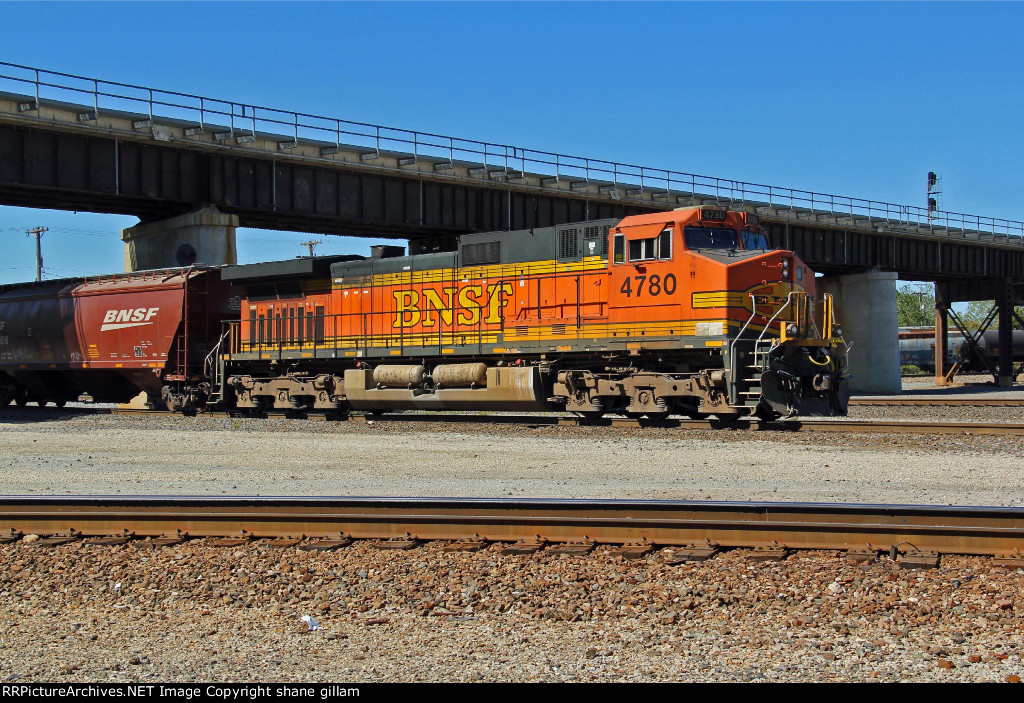 BNSF 4780 runs dpu on a grain train.